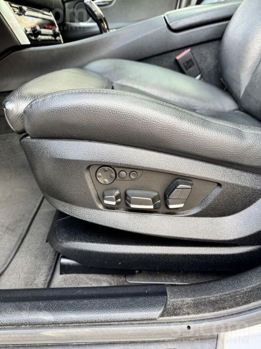 Grey BMW 535 2012 in Riga, with an engine capacity of 3.00 L and mileage of 213 thousand km for 11100 €, photo 14 on AUTOMOTO.COM.LV