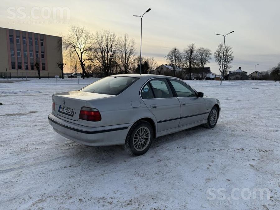 Pelēks BMW 535 1998 Cēsis, ar dzinēja tilpumu 3.50 L un nobraukumu 385 tūkst. km par 2500 €, foto 4 vietnē AUTOMOTO.COM.LV