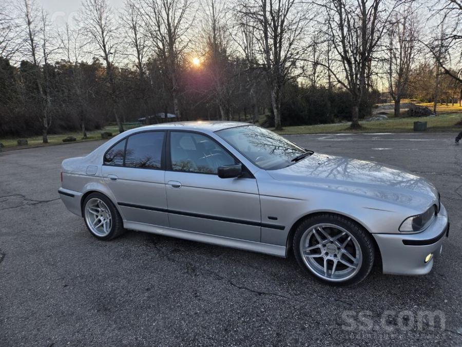 Grey BMW 535 2000 in Tukums, with an engine capacity of 3.50 L and mileage of 262 thousand km for 5000 €, photo 8 on AUTOMOTO.COM.LV