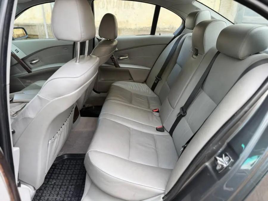 Pelēks BMW 535 2005 Cēsis, ar dzinēja tilpumu 3.00 L un nobraukumu 233 tūkst. km par 3990 €, foto 13 vietnē AUTOMOTO.COM.LV