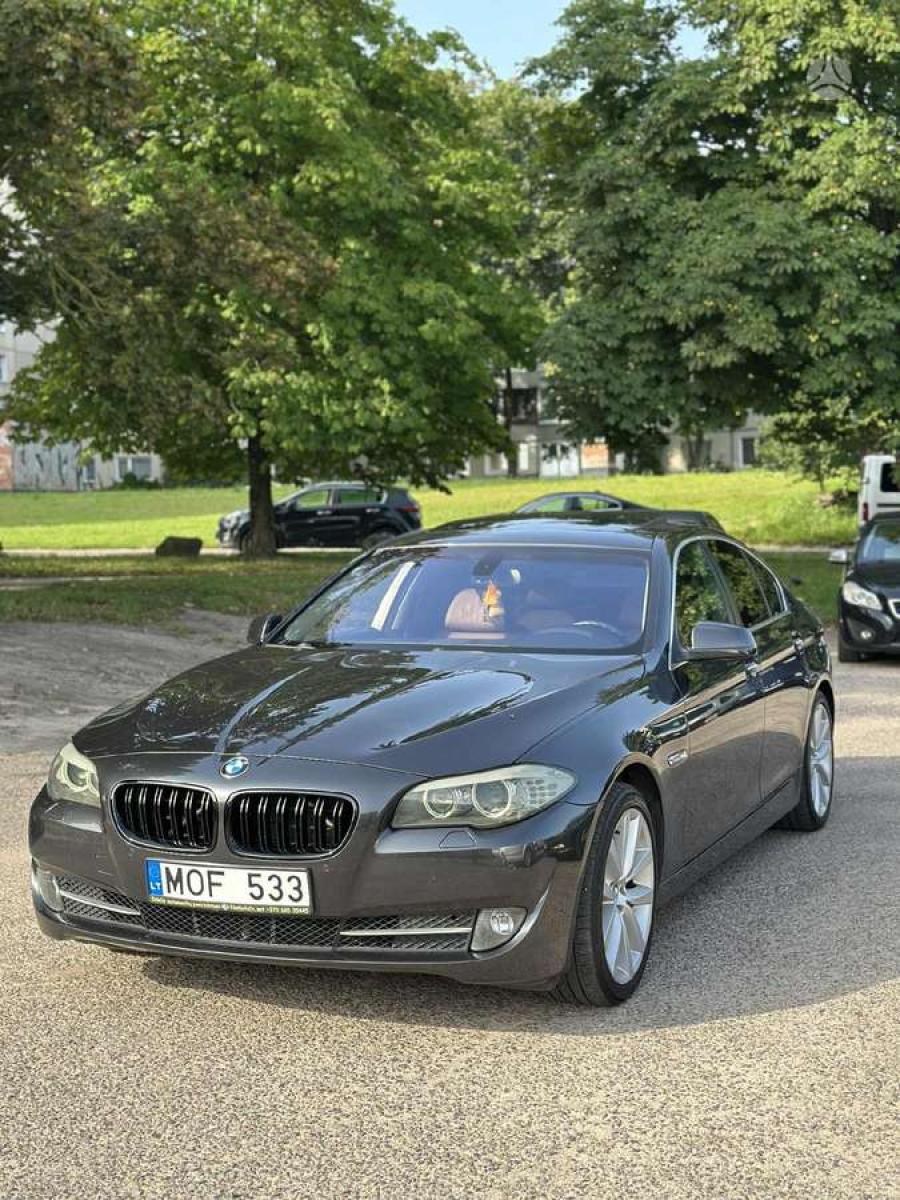 Grey BMW 535 2011 in Vilnius, with an engine capacity of 2.99 L and mileage of 297 thousand km for 8500 €, photo 1 on AUTOMOTO.COM.LV