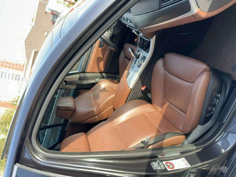 Grey BMW 535 2011 in Vilnius, with an engine capacity of 2.99 L and mileage of 297 thousand km for 8500 €, photo 7 on AUTOMOTO.COM.LV