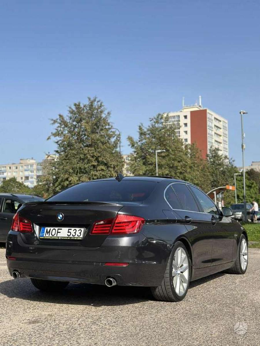 Grey BMW 535 2011 in Vilnius, with an engine capacity of 2.99 L and mileage of 297 thousand km for 8500 €, photo 11 on AUTOMOTO.COM.LV