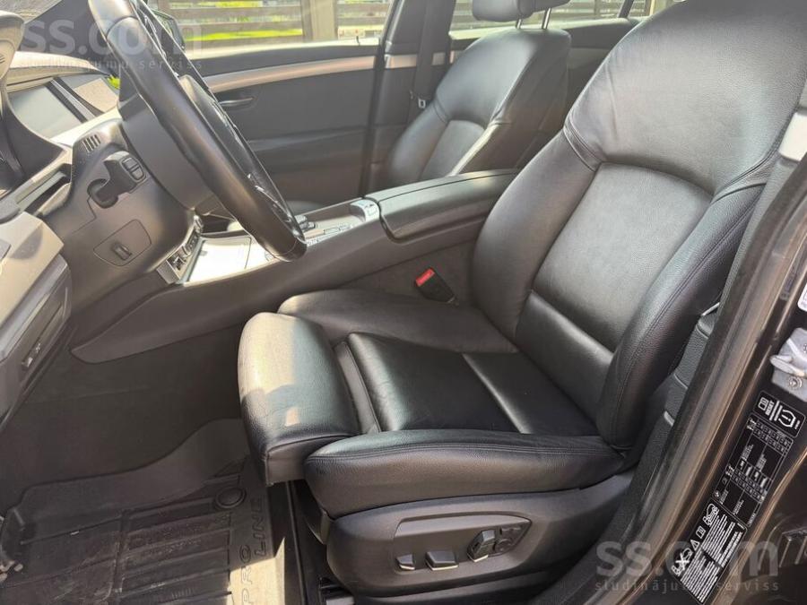 Grey BMW 535 2013 in Riga, with an engine capacity of 3.00 L and mileage of 224 thousand km for 14700 €, photo 26 on AUTOMOTO.COM.LV