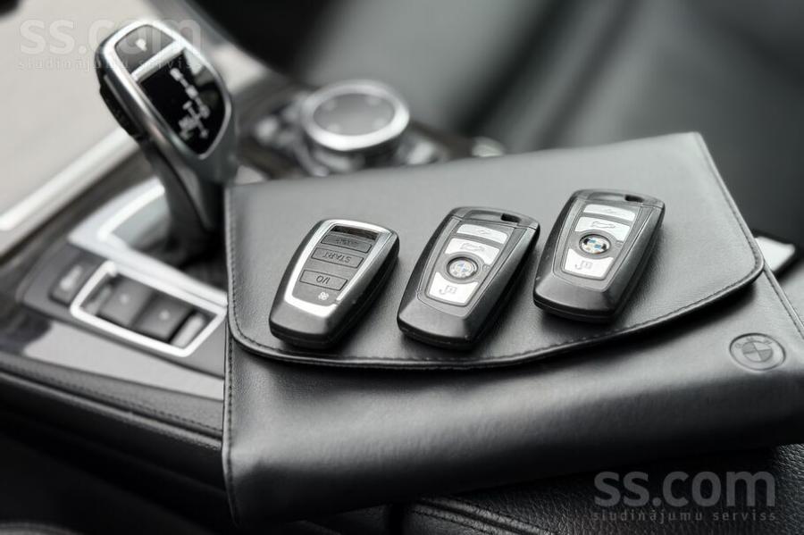 Grey BMW 535 2014 in Jelgava, with an engine capacity of 3.00 L and mileage of 168 thousand km for 15999 €, photo 20 on AUTOMOTO.COM.LV