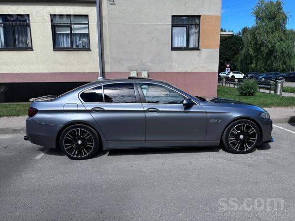 Grey BMW 535 2014 in Riga, with an engine capacity of 3.00 L and mileage of 138 thousand km for 15400 €, photo 5 on AUTOMOTO.COM.LV