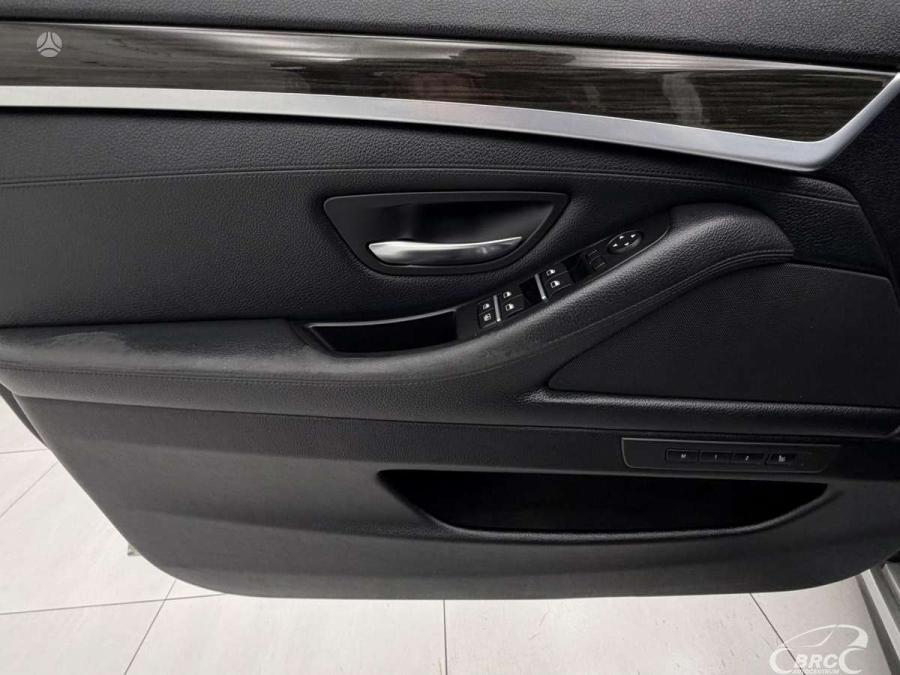 Grey BMW 535 2014 in Vilnius, with an engine capacity of 2.99 L and mileage of 290 thousand km for 7900 €, photo 25 on AUTOMOTO.COM.LV