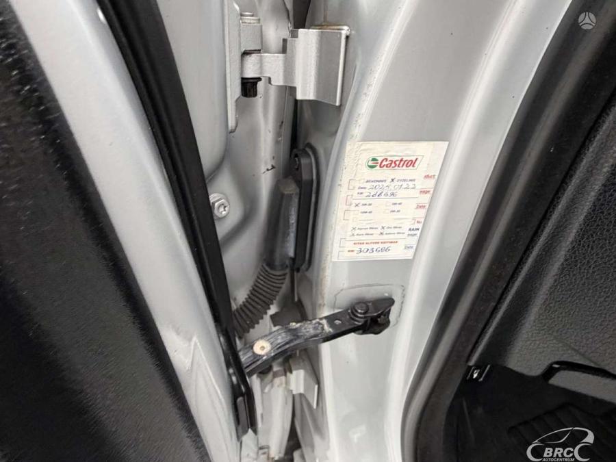 Grey BMW 535 2014 in Vilnius, with an engine capacity of 2.99 L and mileage of 290 thousand km for 7900 €, photo 26 on AUTOMOTO.COM.LV