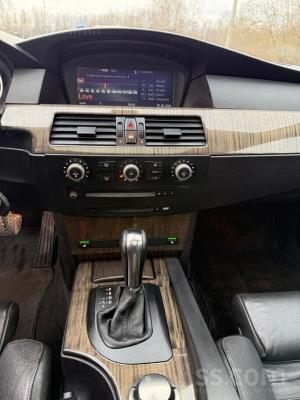 Pelēks BMW 535 2005 Rīga, ar dzinēja tilpumu 3.00 L un nobraukumu 401 tūkst. km par 3900 €, foto 15 vietnē AUTOMOTO.COM.LV