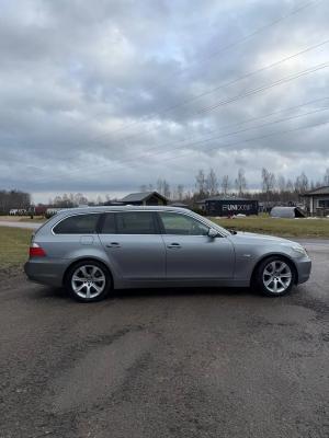 Grey BMW 535 2005 in Riga, with an engine capacity of 3.00 L and mileage of 401 thousand km for 4300 €, photo 5 on AUTOMOTO.COM.LV