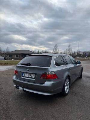 Grey BMW 535 2005 in Riga, with an engine capacity of 3.00 L and mileage of 401 thousand km for 4300 €, photo 6 on AUTOMOTO.COM.LV