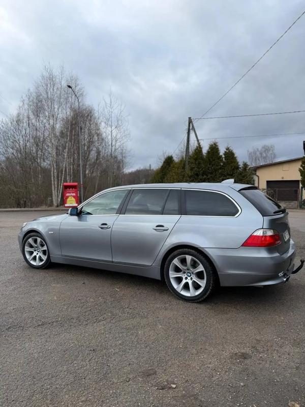 Grey BMW 535 2005 in Riga, with an engine capacity of 3.00 L and mileage of 401 thousand km for 4300 €, photo 6 on AUTOMOTO.COM.LV