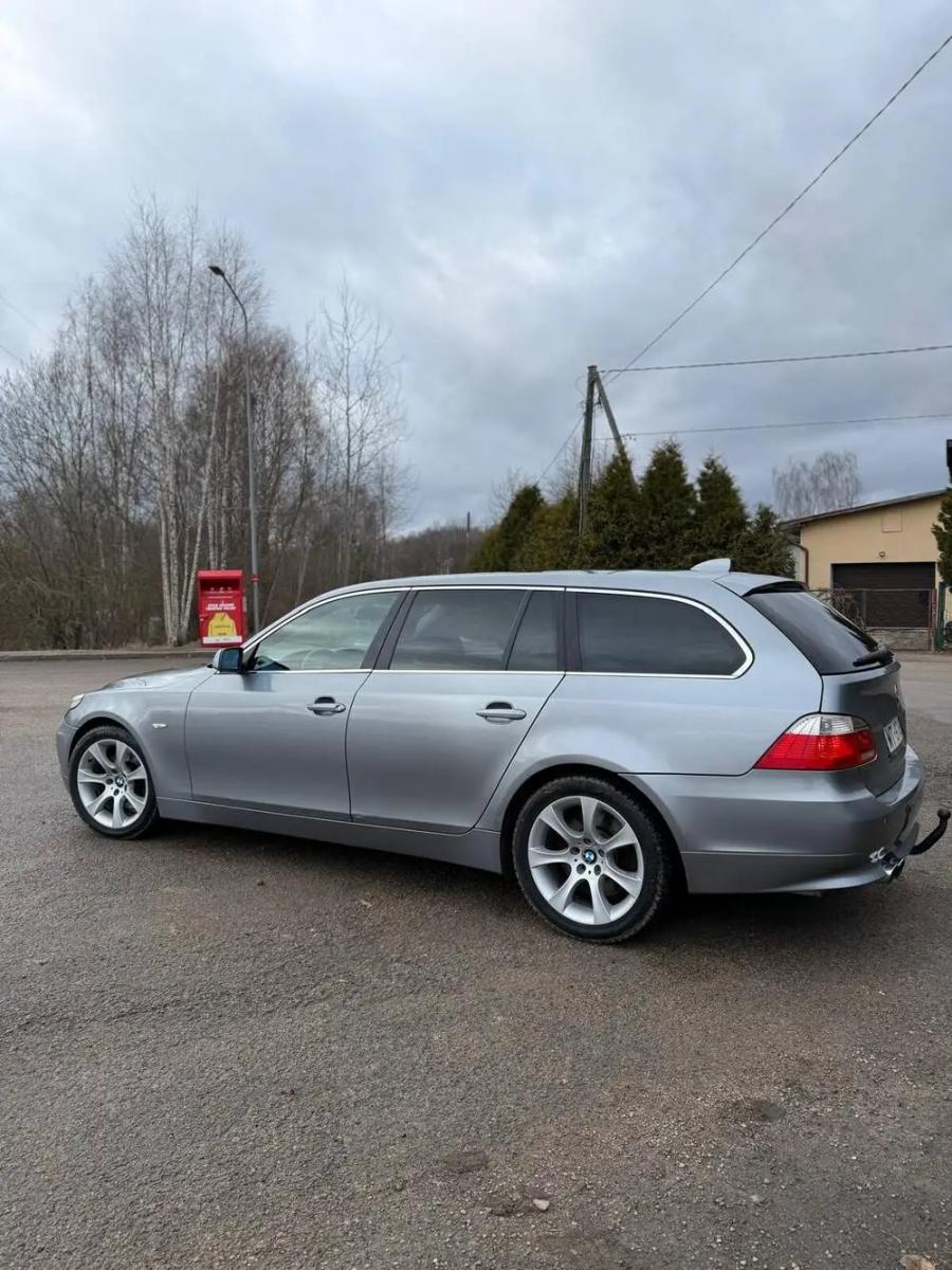 Grey BMW 535 2005 in Riga, with an engine capacity of 3.00 L and mileage of 401 thousand km for 4300 €, photo 7 on AUTOMOTO.COM.LV