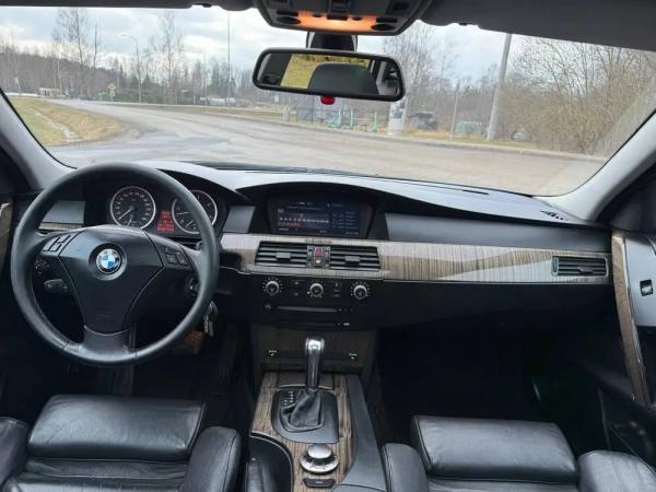 Grey BMW 535 2005 in Riga, with an engine capacity of 3.00 L and mileage of 401 thousand km for 4300 €, photo 9 on AUTOMOTO.COM.LV