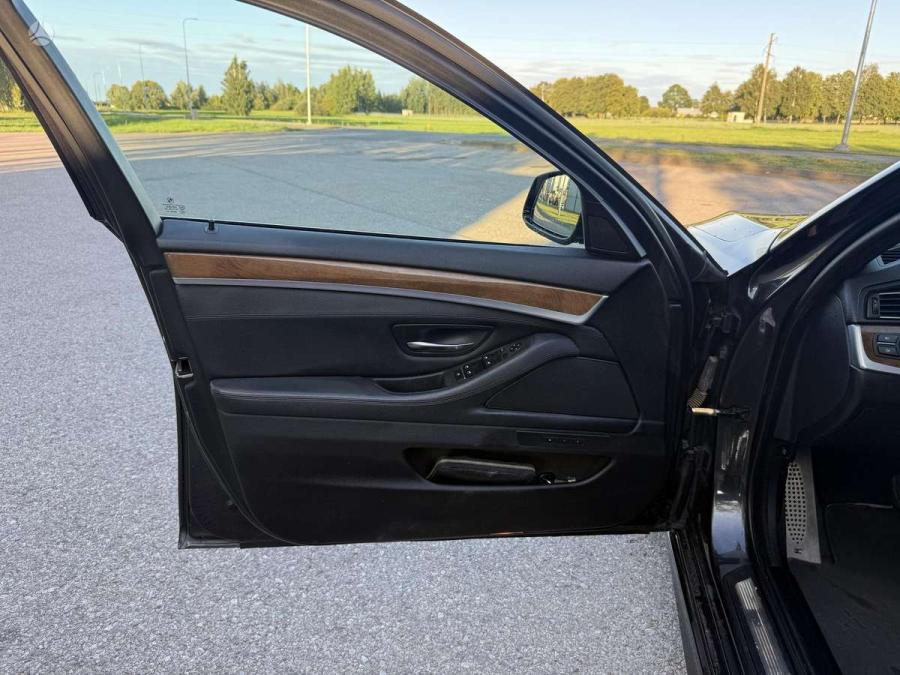 Pelēks BMW 535 2011 Marijampole, ar dzinēja tilpumu 2.99 L un nobraukumu 258 tūkst. km par 9500 €, foto 11 vietnē AUTOMOTO.COM.LV