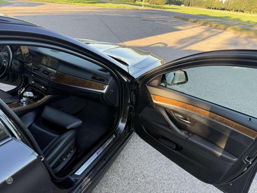 Pelēks BMW 535 2011 Marijampole, ar dzinēja tilpumu 2.99 L un nobraukumu 258 tūkst. km par 9500 €, foto 20 vietnē AUTOMOTO.COM.LV