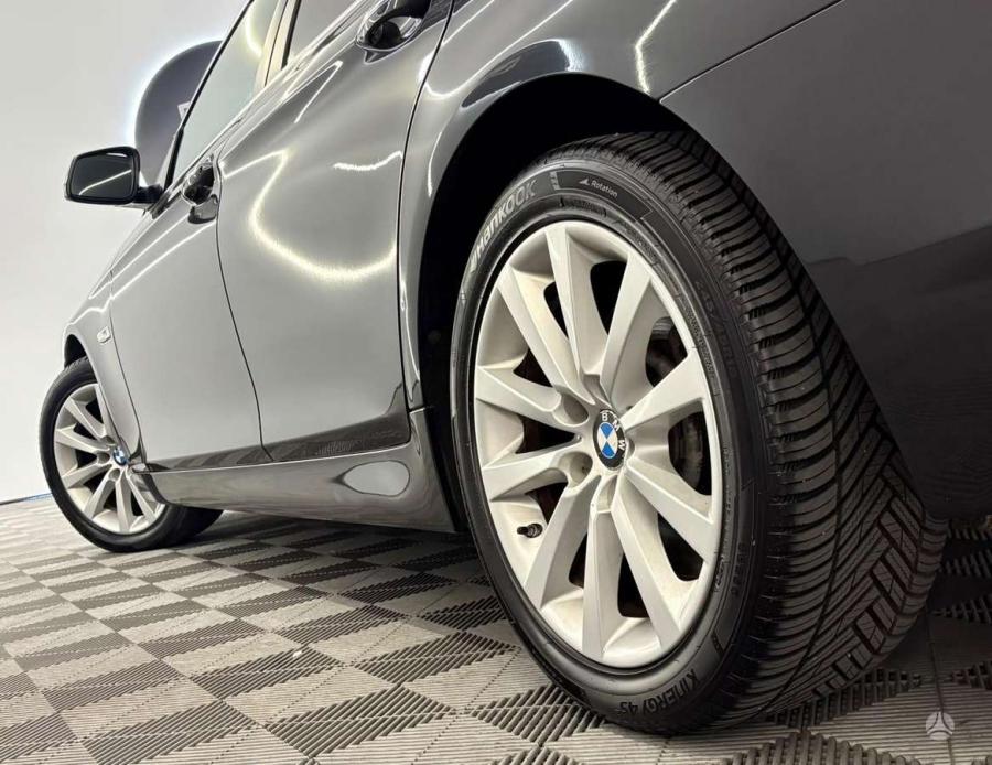 Pelēks BMW 535 2012 Marijampole, ar dzinēja tilpumu 2.99 L un nobraukumu 284 tūkst. km par 9999 €, foto 25 vietnē AUTOMOTO.COM.LV