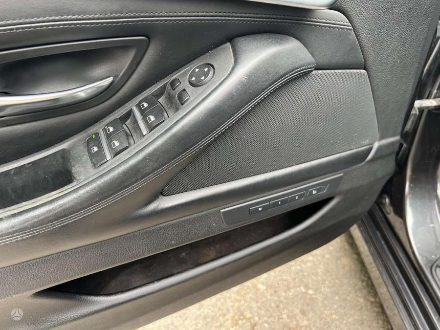 Grey BMW 535 2013 in Kaunas, with an engine capacity of 2.99 L and mileage of 283 thousand km for 8400 €, photo 41 on AUTOMOTO.COM.LV