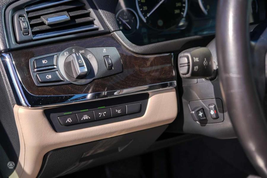 Pelēks BMW 535 2013 Marijampole, ar dzinēja tilpumu 2.99 L un nobraukumu 282 tūkst. km par 12750 €, foto 31 vietnē AUTOMOTO.COM.LV