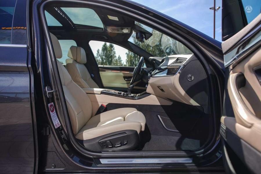 Pelēks BMW 535 2013 Marijampole, ar dzinēja tilpumu 2.99 L un nobraukumu 282 tūkst. km par 12750 €, foto 42 vietnē AUTOMOTO.COM.LV