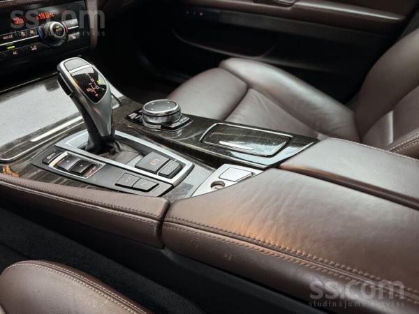 Pelēks BMW 535 2016 Rīga, ar dzinēja tilpumu 3.00 L un nobraukumu 231 tūkst. km par 15800 €, foto 10 vietnē AUTOMOTO.COM.LV