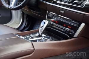 White BMW 535 2015 in Ogre, with an engine capacity of 3.00 L and mileage of 95 thousand km for 14800 €, photo 10 on AUTOMOTO.COM.LV