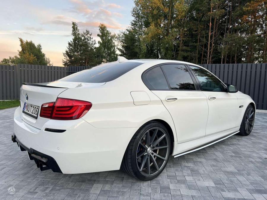 Balts BMW 535 2011 Viļņa, ar dzinēja tilpumu 2.98 L un nobraukumu 299 tūkst. km par 9500 €, foto 6 vietnē AUTOMOTO.COM.LV