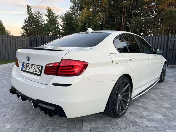 White BMW 535 2011 in Vilnius, with an engine capacity of 2.98 L and mileage of 299 thousand km for 9500 €, photo 6 on AUTOMOTO.COM.LV