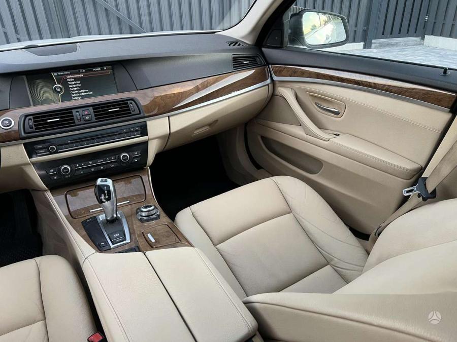 Balts BMW 535 2011 Viļņa, ar dzinēja tilpumu 2.98 L un nobraukumu 299 tūkst. km par 9500 €, foto 14 vietnē AUTOMOTO.COM.LV