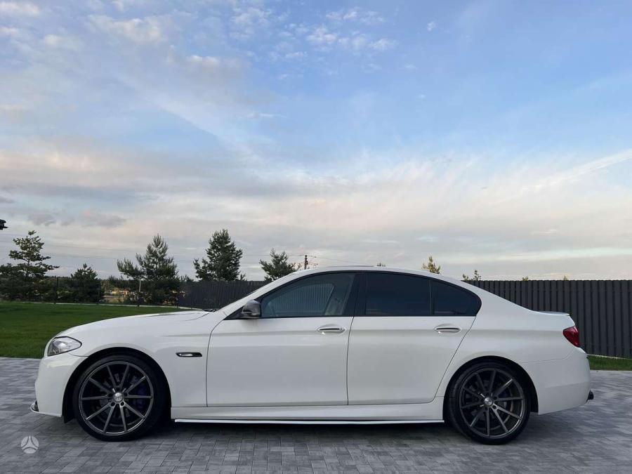 Balts BMW 535 2011 Viļņa, ar dzinēja tilpumu 2.98 L un nobraukumu 299 tūkst. km par 9500 €, foto 24 vietnē AUTOMOTO.COM.LV