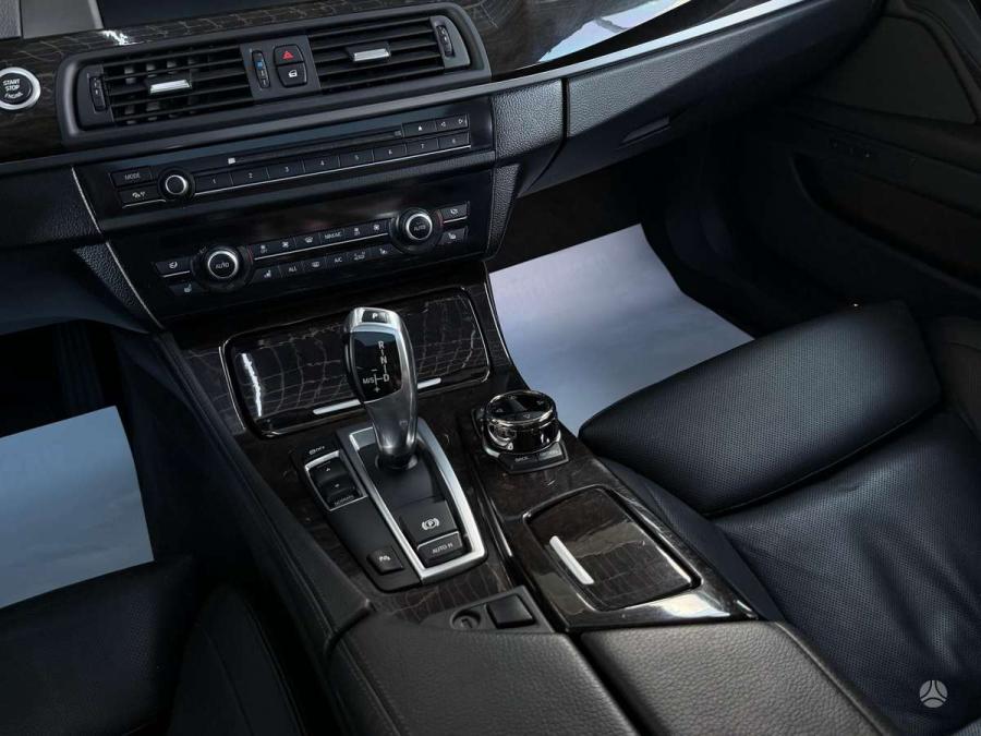Balts BMW 535 2011 Viļņa, ar dzinēja tilpumu 2.98 L un nobraukumu 299 tūkst. km par 9800 €, foto 26 vietnē AUTOMOTO.COM.LV