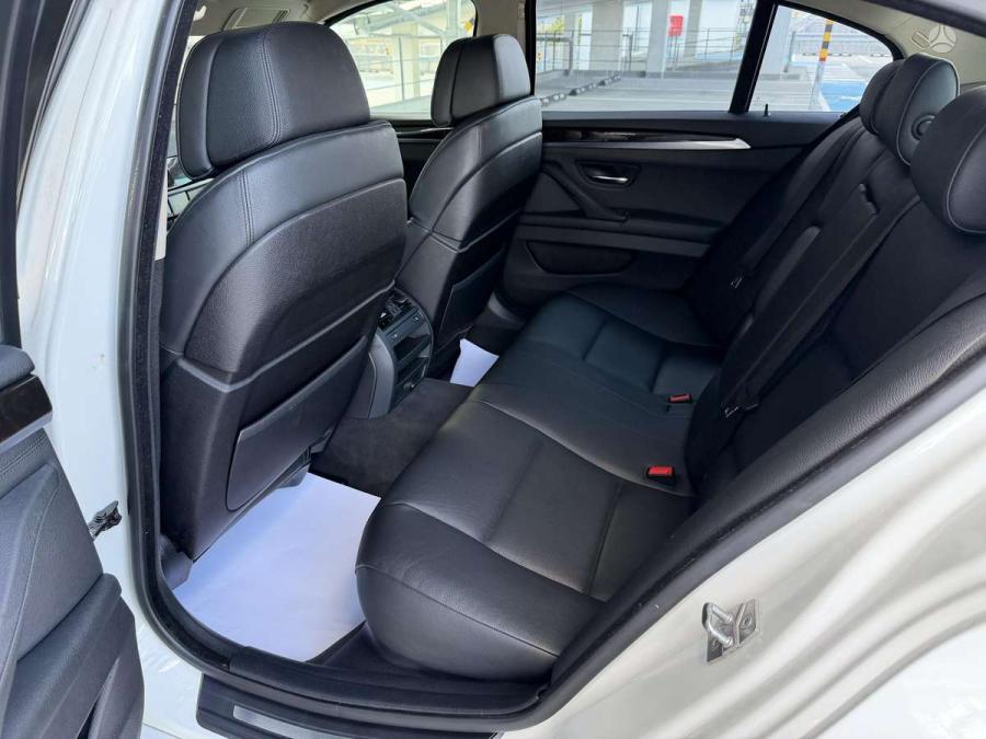 Balts BMW 535 2011 Viļņa, ar dzinēja tilpumu 2.98 L un nobraukumu 299 tūkst. km par 9800 €, foto 36 vietnē AUTOMOTO.COM.LV