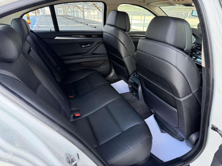 Balts BMW 535 2011 Viļņa, ar dzinēja tilpumu 2.98 L un nobraukumu 299 tūkst. km par 9800 €, foto 38 vietnē AUTOMOTO.COM.LV