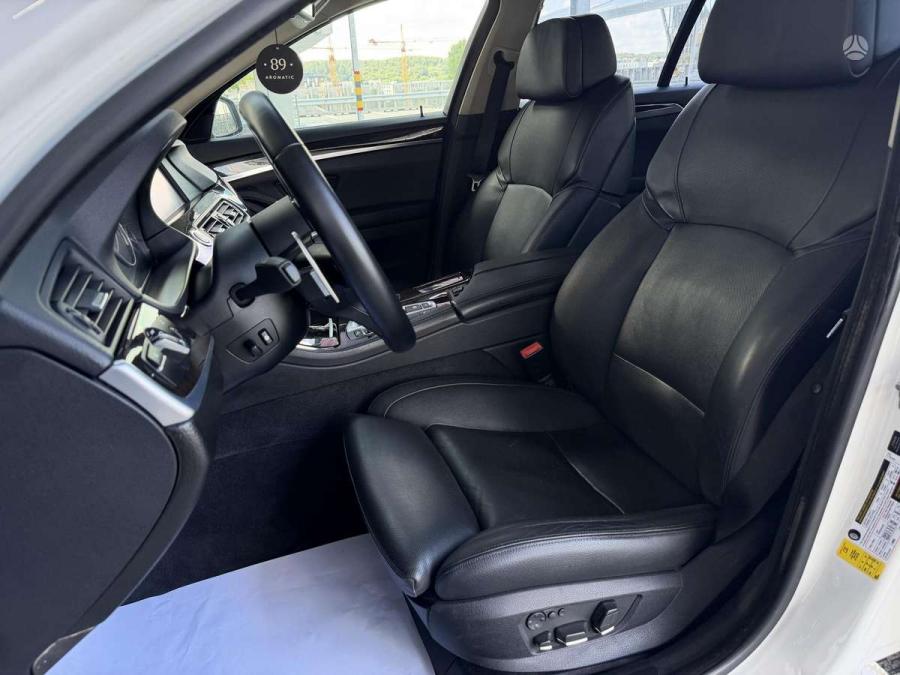 White BMW 535 2011 in Vilnius, with an engine capacity of 2.98 L and mileage of 297 thousand km for 9600 €, photo 20 on AUTOMOTO.COM.LV