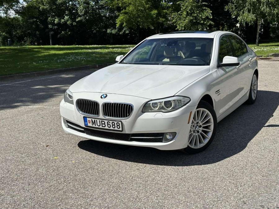White BMW 535 2012 in Alytus, with an engine capacity of 2.98 L and mileage of 293 thousand km for 9250 €, photo 1 on AUTOMOTO.COM.LV
