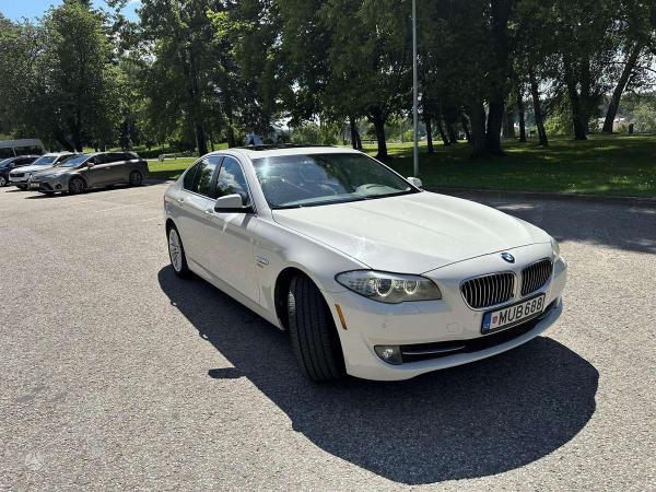 White BMW 535 2012 in Alytus, with an engine capacity of 2.98 L and mileage of 293 thousand km for 9250 €, photo 6 on AUTOMOTO.COM.LV
