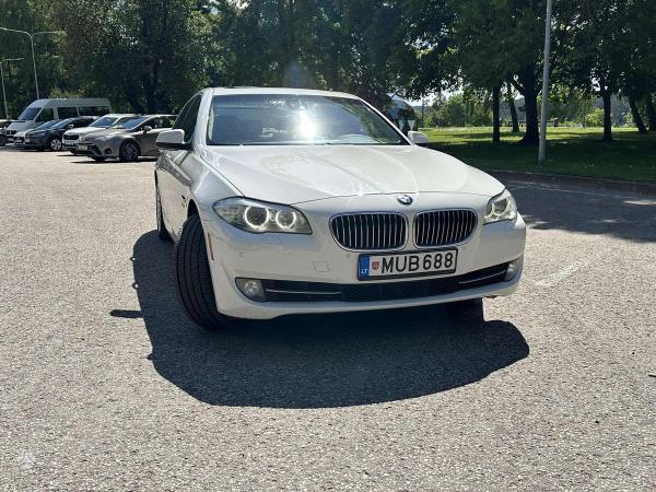 White BMW 535 2012 in Alytus, with an engine capacity of 2.98 L and mileage of 293 thousand km for 9250 €, photo 8 on AUTOMOTO.COM.LV