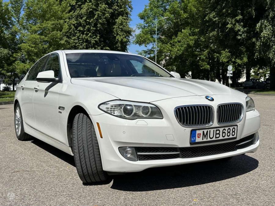 White BMW 535 2012 in Alytus, with an engine capacity of 2.98 L and mileage of 293 thousand km for 9250 €, photo 14 on AUTOMOTO.COM.LV