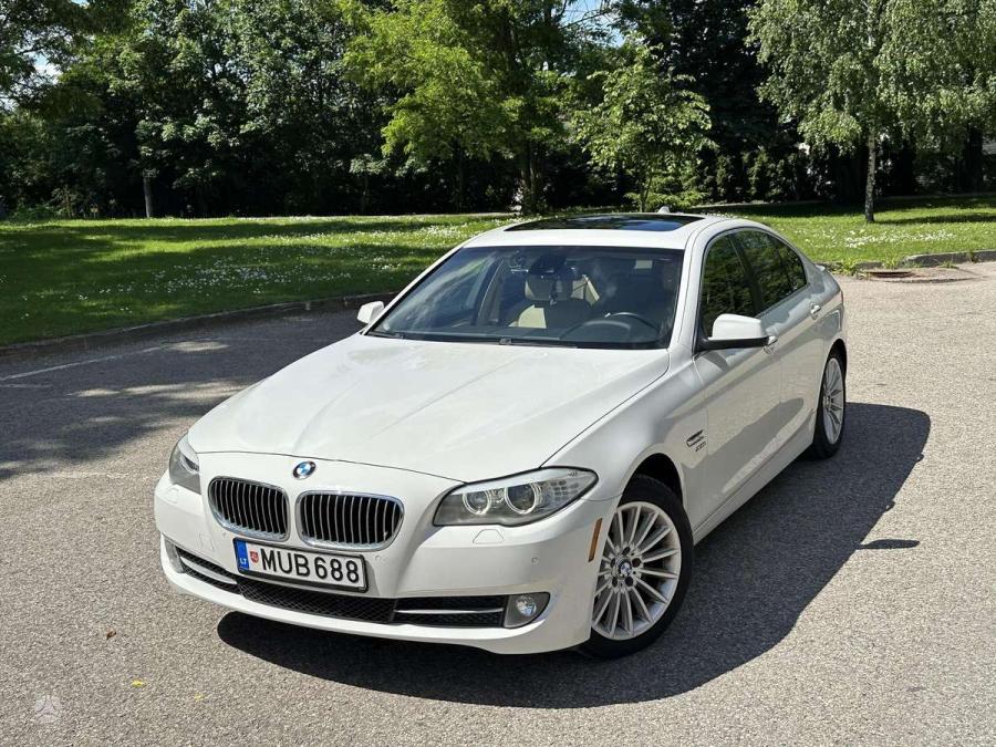White BMW 535 2012 in Alytus, with an engine capacity of 2.98 L and mileage of 293 thousand km for 9250 €, photo 16 on AUTOMOTO.COM.LV
