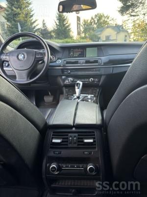 White BMW 535 2013 in Riga, with an engine capacity of 3.00 L and mileage of 278 thousand km for 11000 €, photo 8 on AUTOMOTO.COM.LV