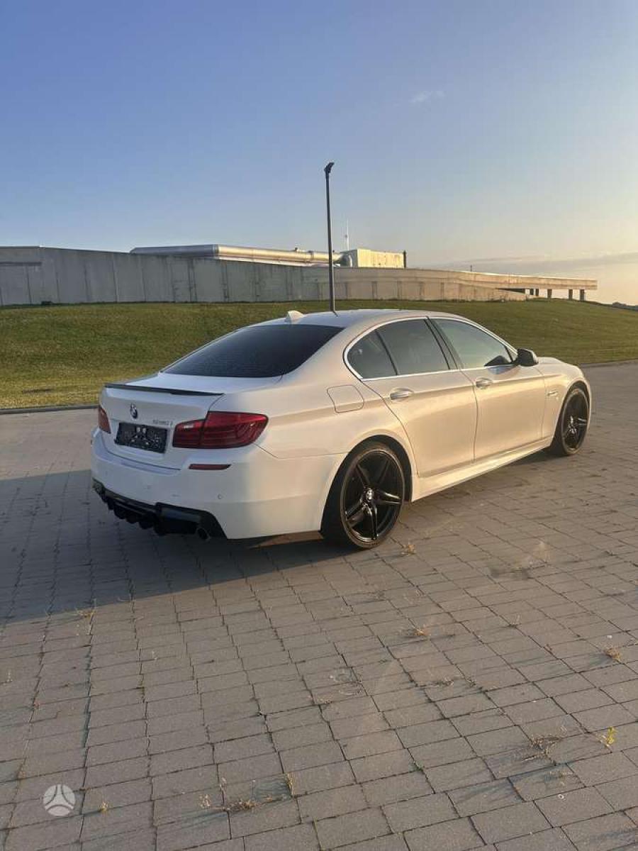 White BMW 535 2016 in Klaipeda, with an engine capacity of 3.50 L and mileage of 220 thousand km for 13999 €, photo 5 on AUTOMOTO.COM.LV