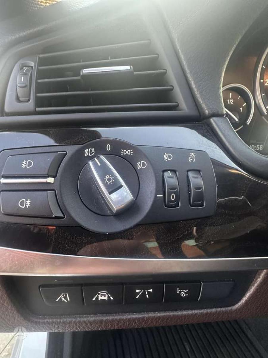 White BMW 535 2016 in Klaipeda, with an engine capacity of 3.50 L and mileage of 220 thousand km for 13999 €, photo 11 on AUTOMOTO.COM.LV