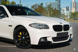 White BMW 535 2016 in Vilnius, with an engine capacity of 2.98 L and mileage of 203 thousand km for 14500 €, photo 5 on AUTOMOTO.COM.LV