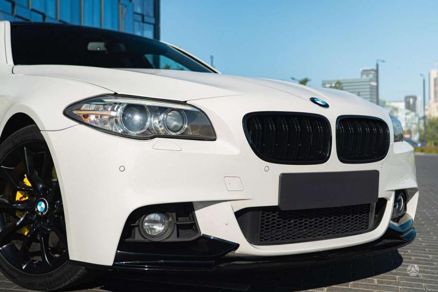White BMW 535 2016 in Vilnius, with an engine capacity of 2.98 L and mileage of 203 thousand km for 14500 €, photo 7 on AUTOMOTO.COM.LV