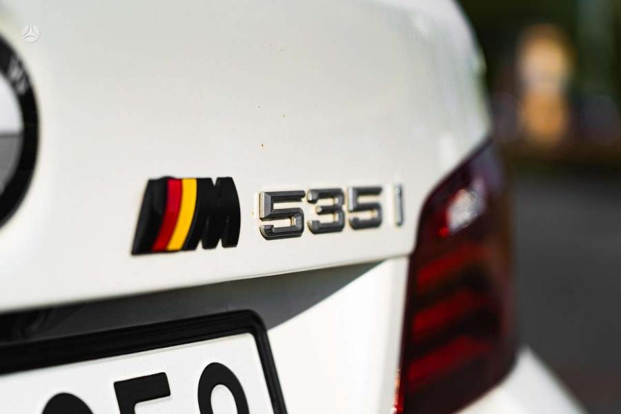 White BMW 535 2016 in Vilnius, with an engine capacity of 2.98 L and mileage of 203 thousand km for 14500 €, photo 14 on AUTOMOTO.COM.LV