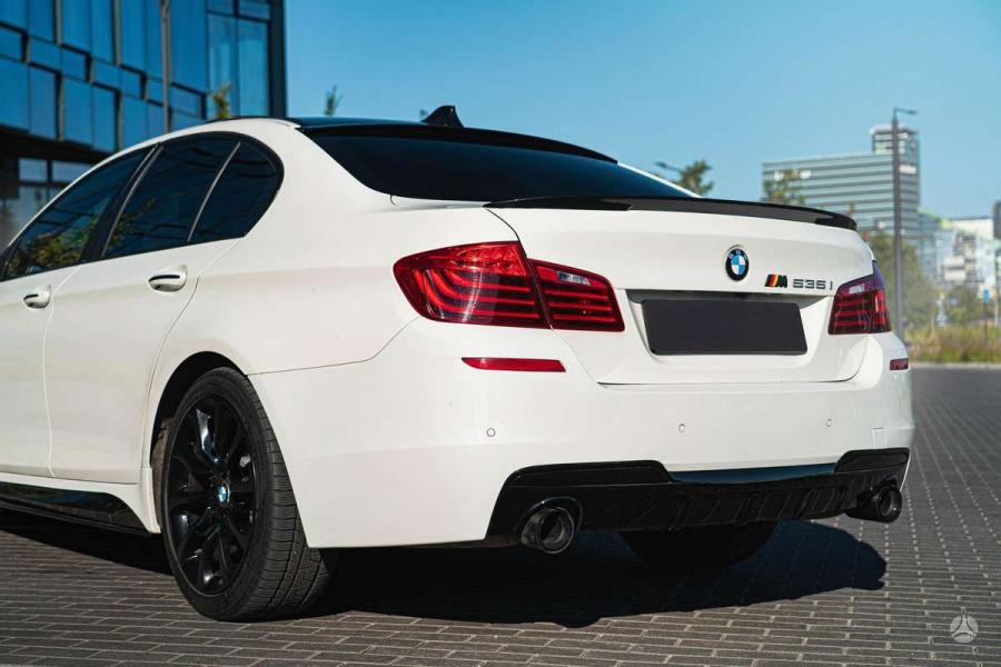White BMW 535 2016 in Vilnius, with an engine capacity of 2.98 L and mileage of 203 thousand km for 14500 €, photo 15 on AUTOMOTO.COM.LV