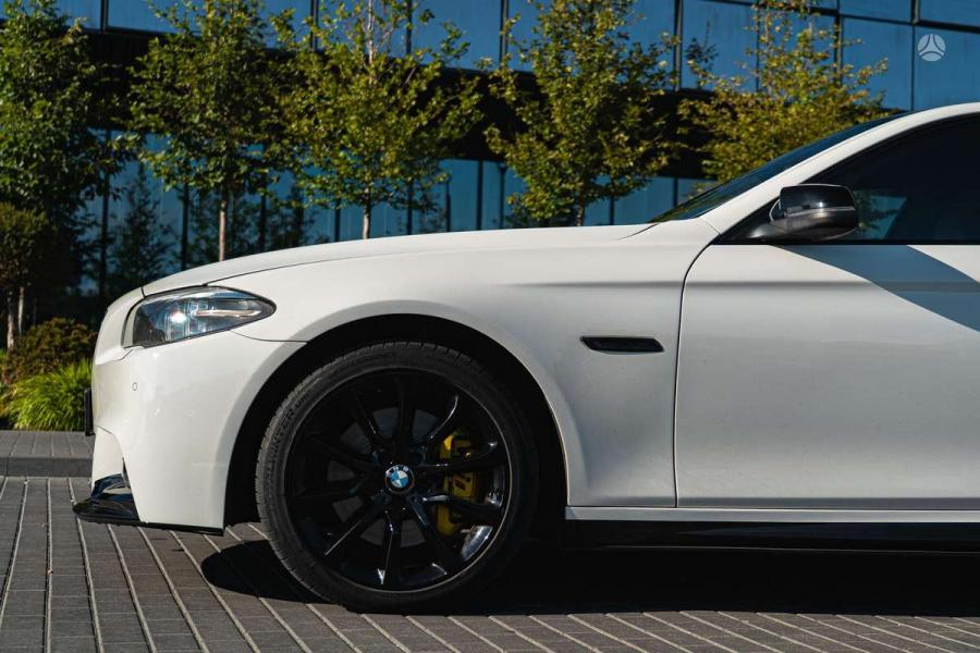 White BMW 535 2016 in Vilnius, with an engine capacity of 2.98 L and mileage of 203 thousand km for 14500 €, photo 19 on AUTOMOTO.COM.LV