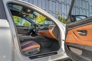 White BMW 535 2016 in Vilnius, with an engine capacity of 2.98 L and mileage of 203 thousand km for 14500 €, photo 28 on AUTOMOTO.COM.LV