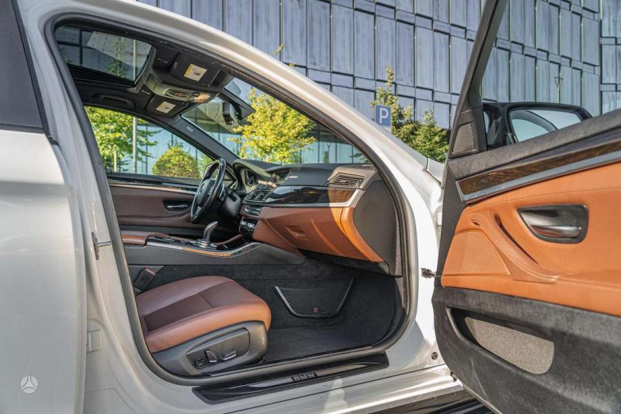 White BMW 535 2016 in Vilnius, with an engine capacity of 2.98 L and mileage of 203 thousand km for 14500 €, photo 28 on AUTOMOTO.COM.LV