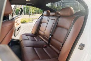 White BMW 535 2016 in Vilnius, with an engine capacity of 2.98 L and mileage of 203 thousand km for 14500 €, photo 29 on AUTOMOTO.COM.LV
